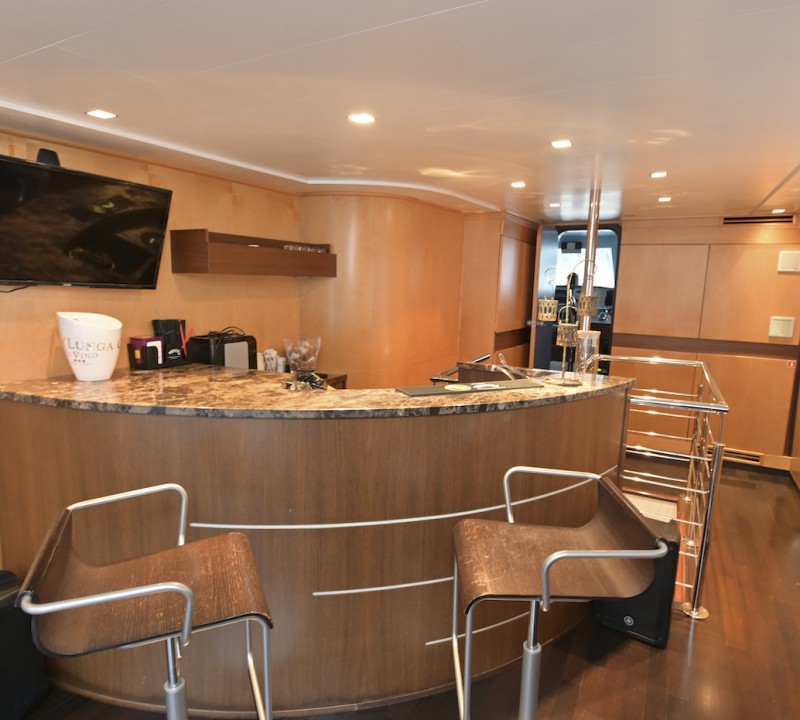 LA VOGLIA MATTA Yacht Charter Details, Clemna | CHARTERWORLD Luxury ...